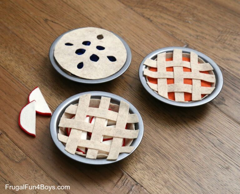 Easy No-Sew Felt Play Food Pies - Frugal Fun For Boys and Girls