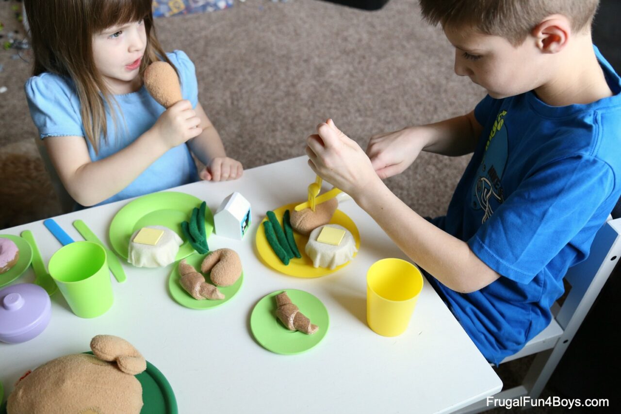 Dine in Style with this No-Sew Felt Play Food Turkey Dinner - Frugal ...